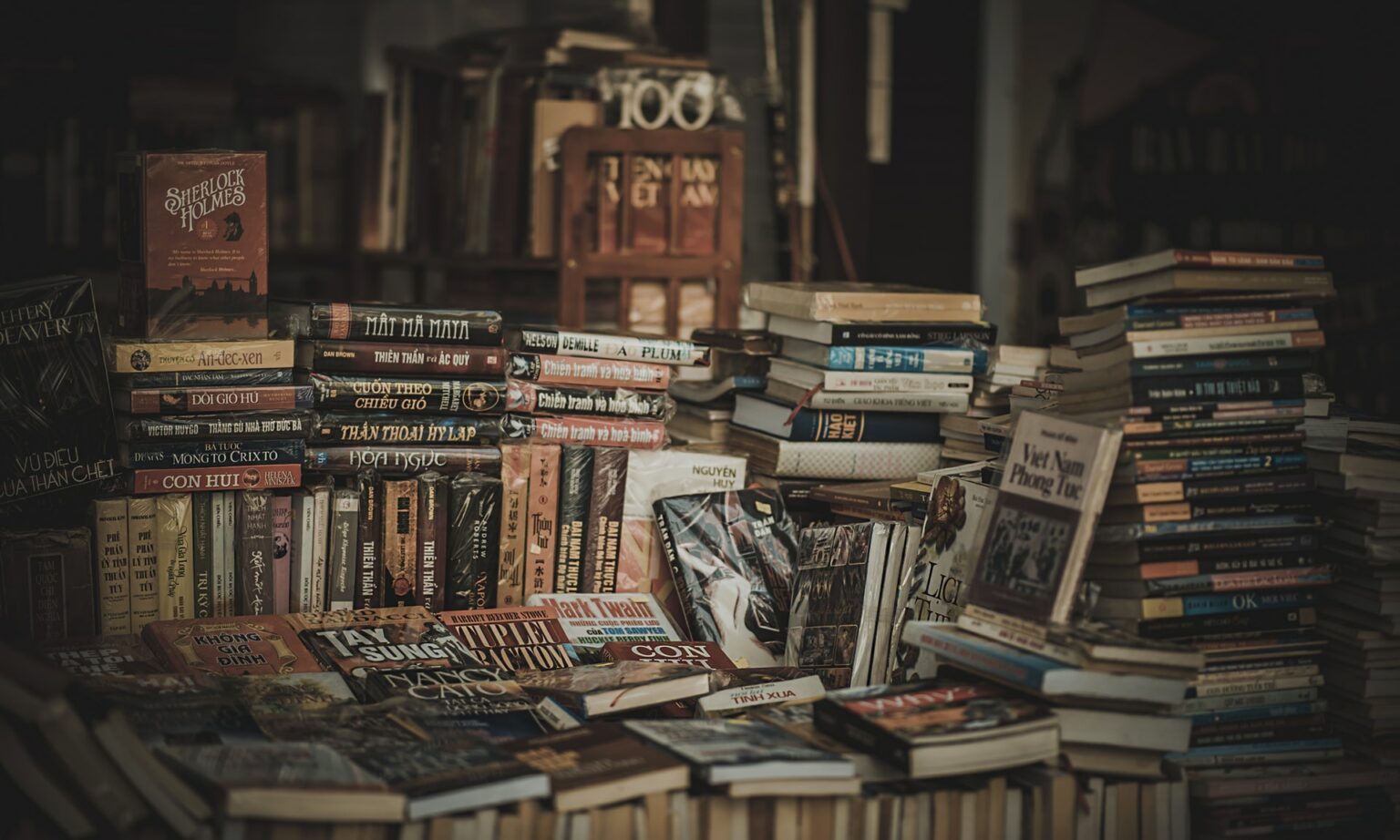 How to Store Books Properly: 10 Tips | Neighbor Blog