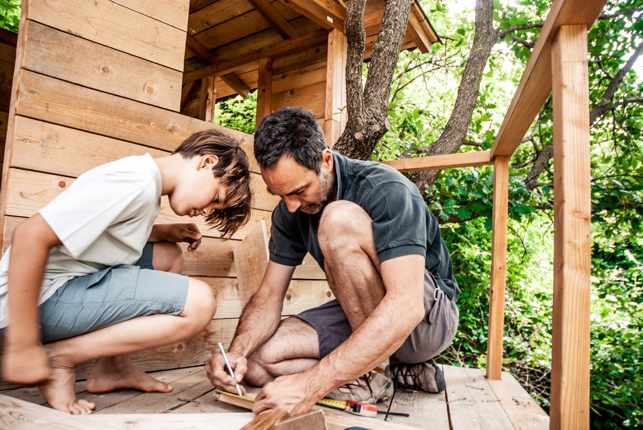 How to Build a Tree House: A Complete Guide - Neighbor Blog