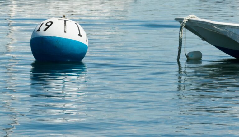 A Step-by-Step Guide to Mooring a Boat - Neighbor Blog