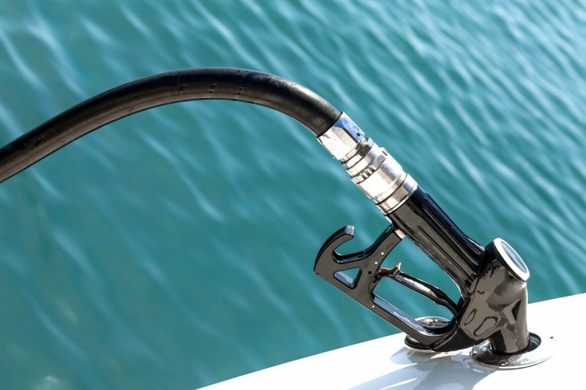 How Many Gallons of Gas Does a Boat Hold? A Guide to Boat Fuel Tank ...