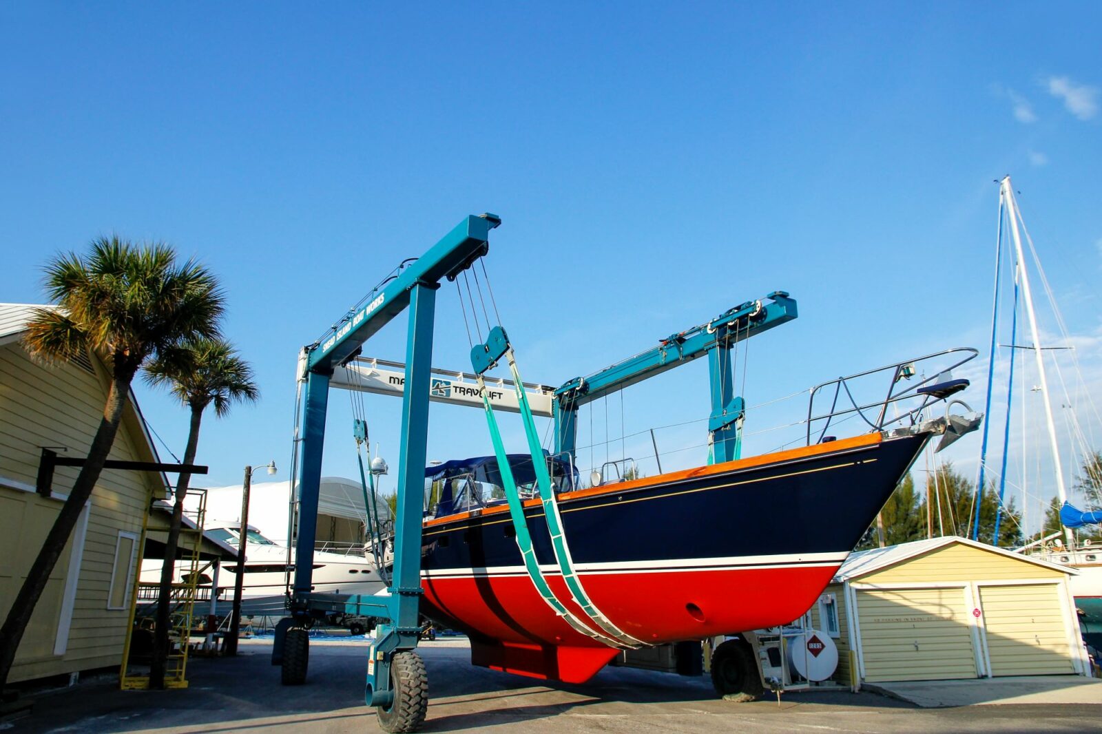 Different Types of Boat Lifts for Your Watercraft - Neighbor Blog