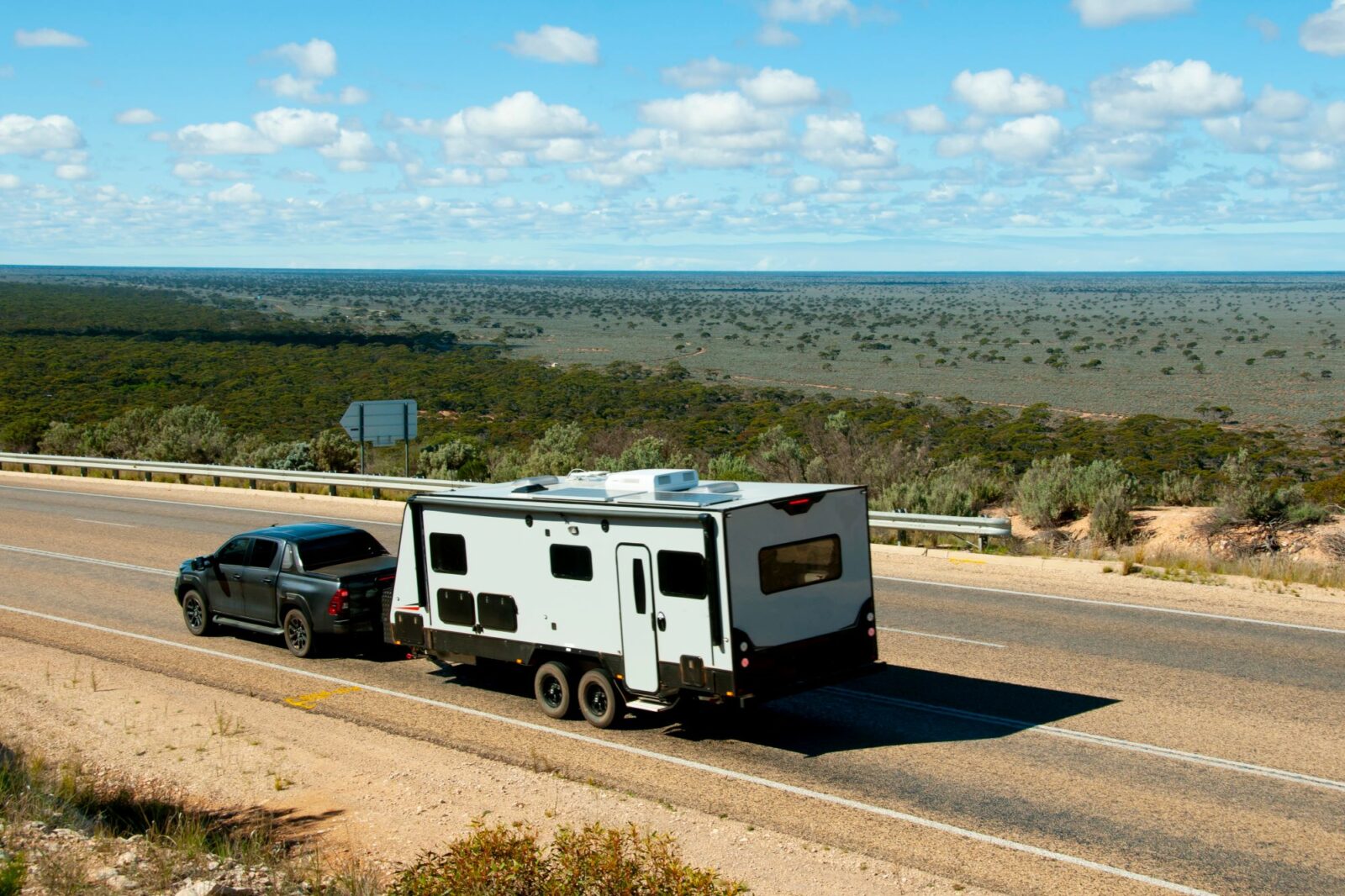 Comparing 5th Wheel vs. Travel Trailer: What's the Difference ...
