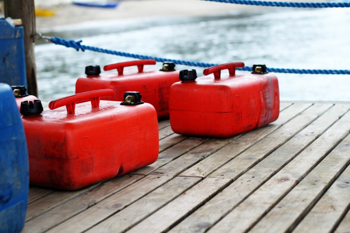 How Many Gallons of Gas Does a Boat Hold? A Guide to Boat Fuel Tank ...