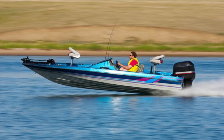 The 4 Classes of Boats: A Complete Overview - Neighbor Blog