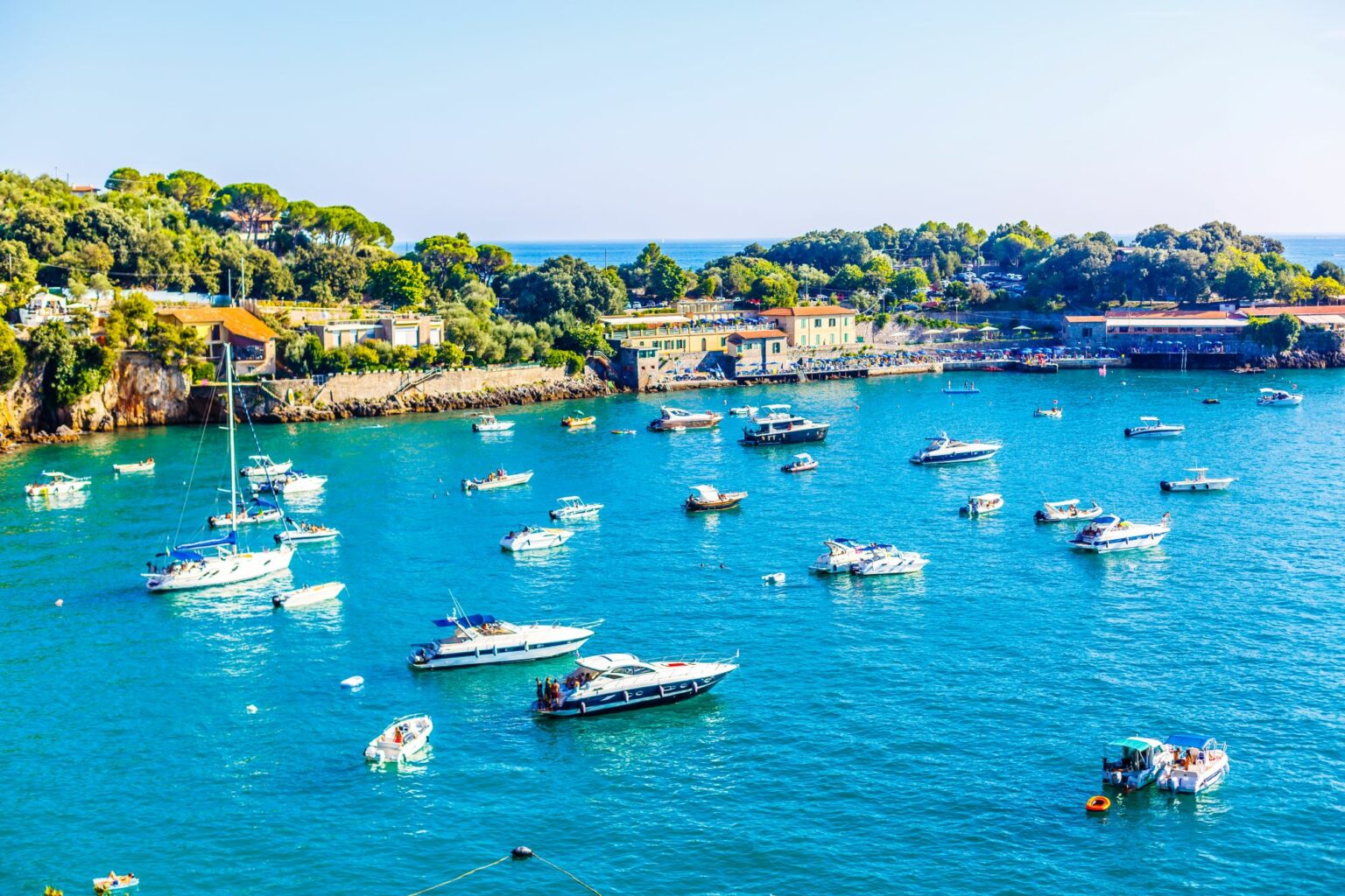 The 4 Classes of Boats: A Complete Overview - Neighbor Blog