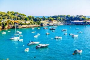 The 4 Classes of Boats: A Complete Overview - Neighbor Blog