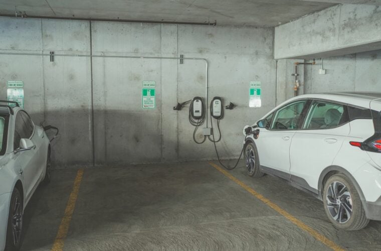 What Is a Trickle Charger and How to Use It - Neighbor Blog