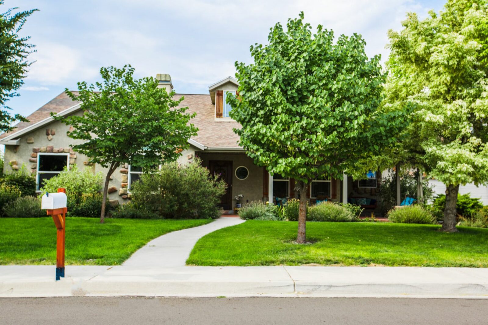 Mastering Lawn Mowing Etiquette: Tips to be a Good Neighbor - Neighbor Blog