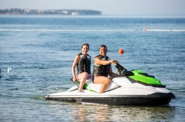 How to Ride a Jet Ski: 13 Tips for Beginners - Neighbor Blog