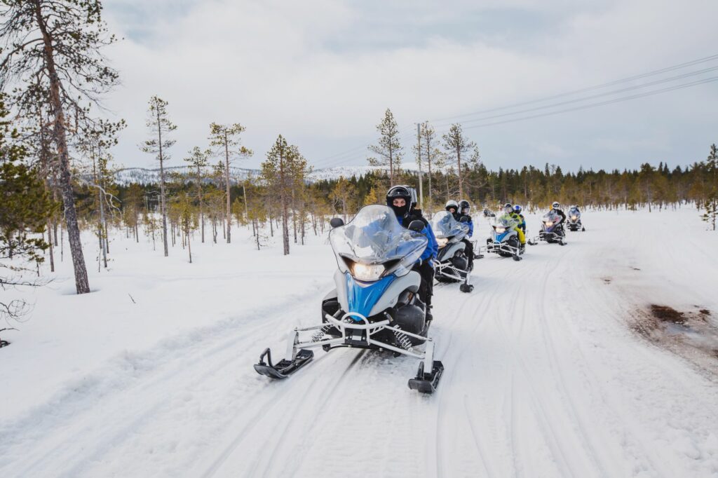 How to Ride a Snowmobile: Essential Techniques for Beginners - Neighbor ...