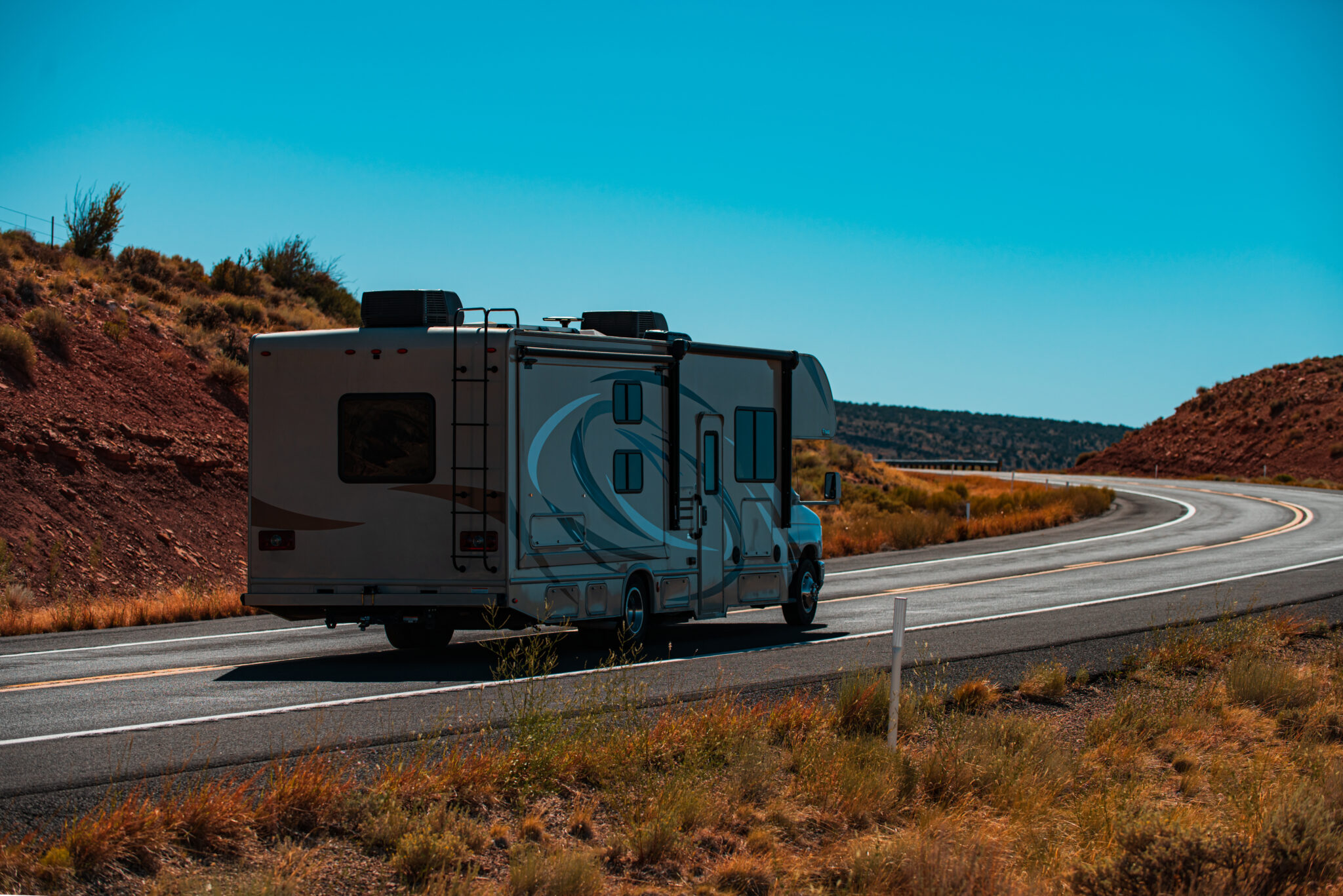 6 Best Things to Do on a Long Road Trip to Stay Entertained - Neighbor Blog