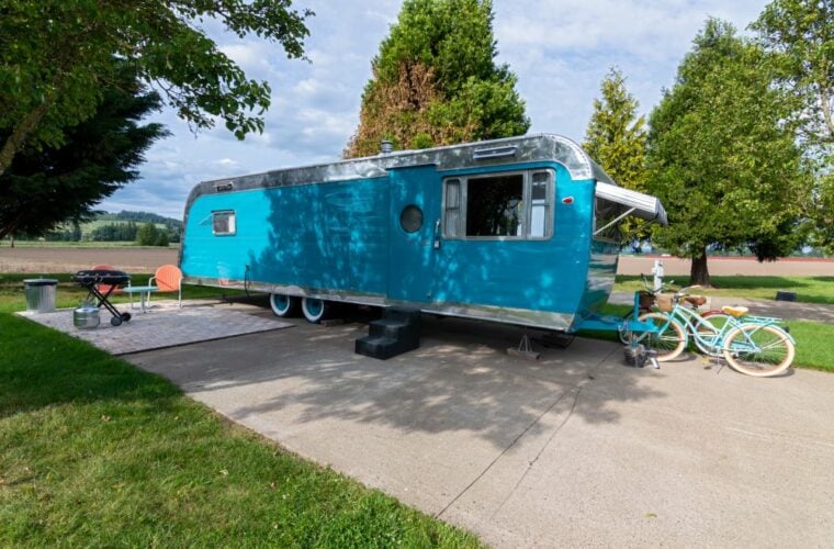 Parking Trailer on Sloped Driveway Safely: The How-to Guide - Neighbor Blog