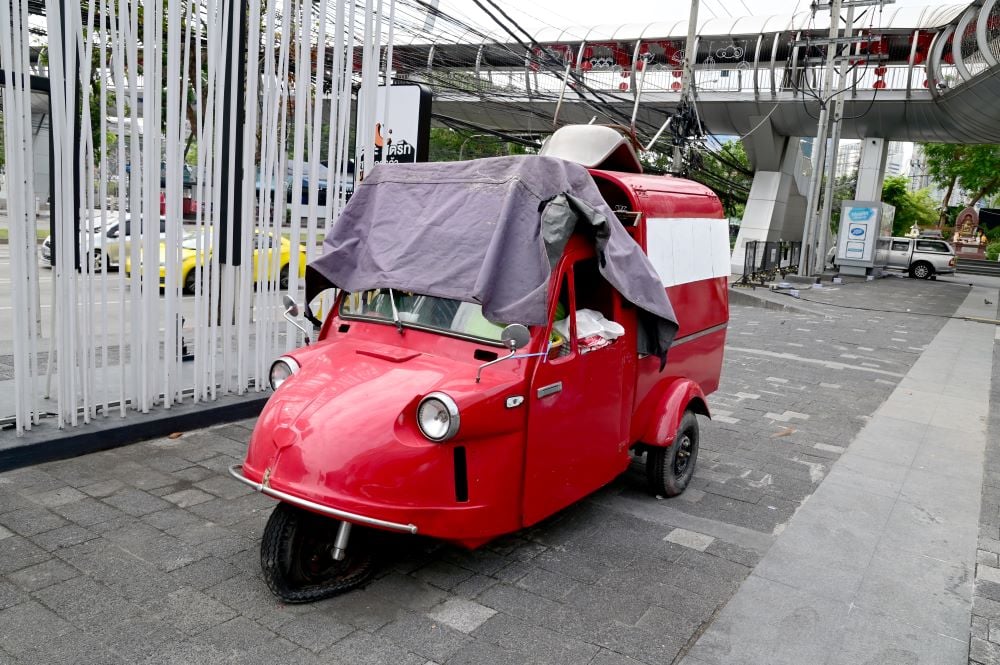 The 5 Coolest Three-Wheel Cars to Own - Neighbor Blog