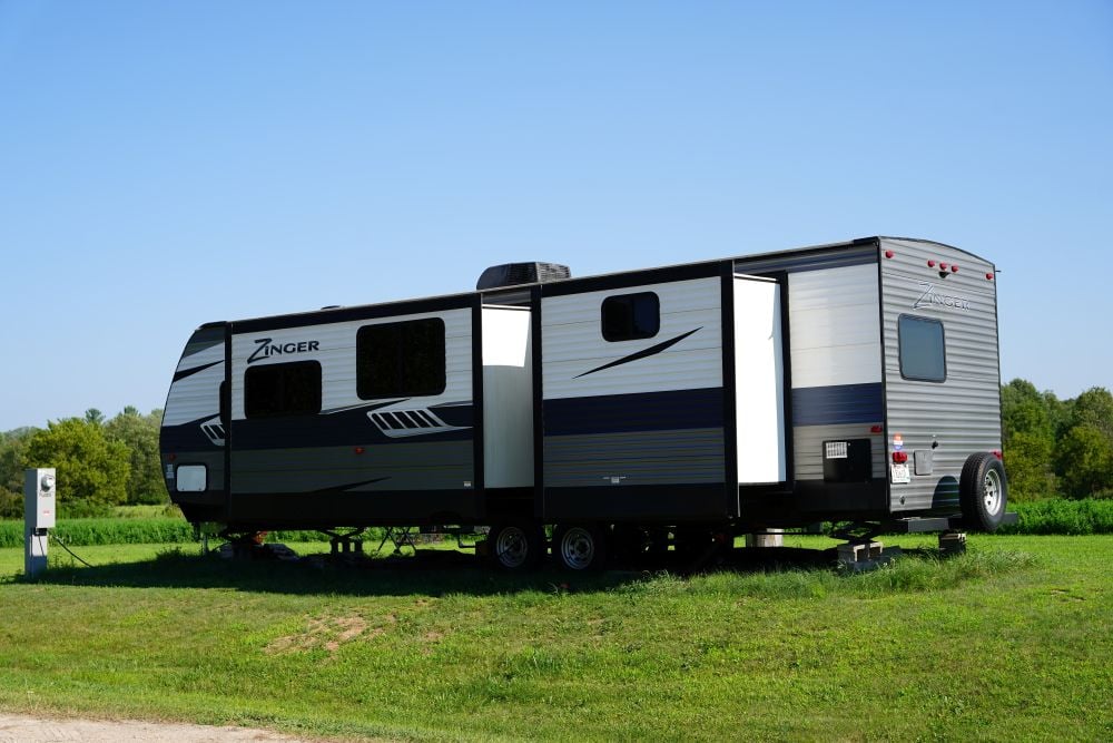 How Much Does a Fifth Wheel Cost? - Neighbor Blog